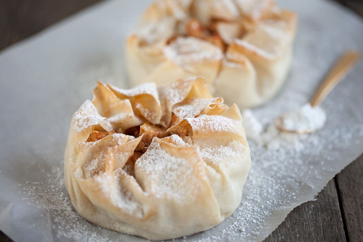 Mini appeltaartjes in filodeeg