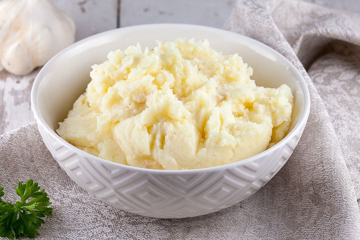 Aardappelpuree met geroosterde knoflook