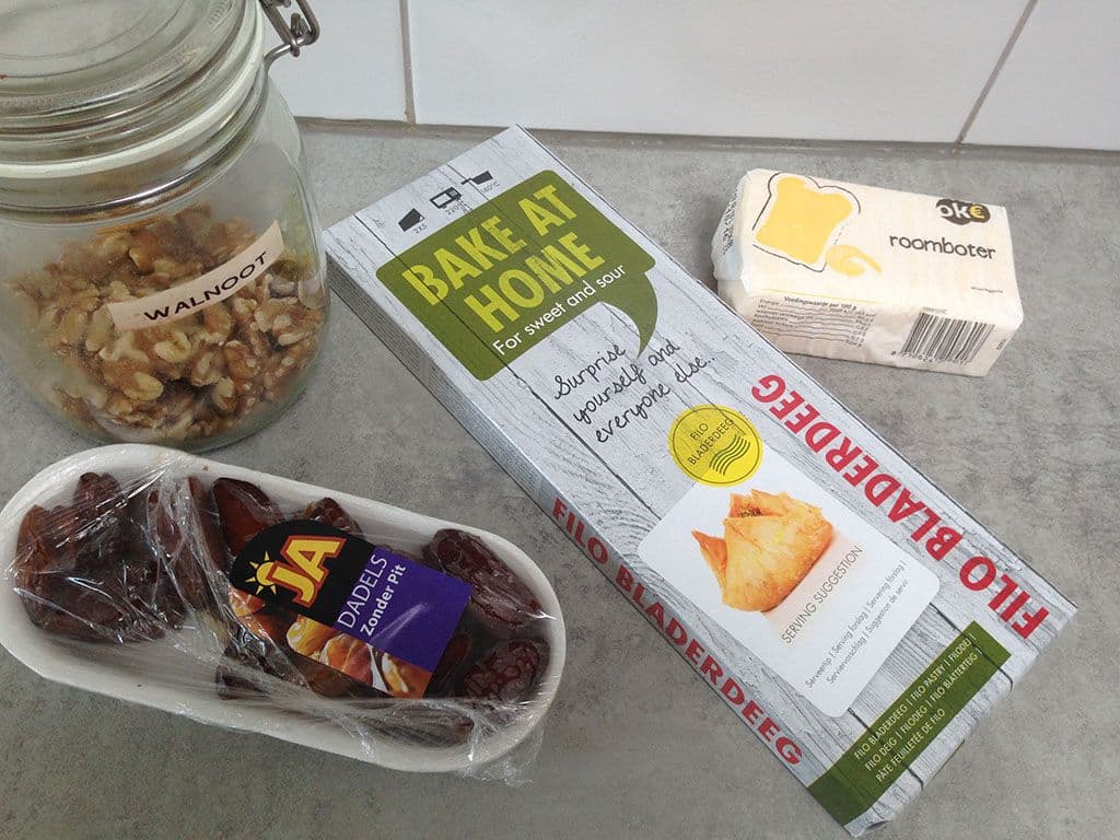 Dadel en walnoot filodeeg pakketjes