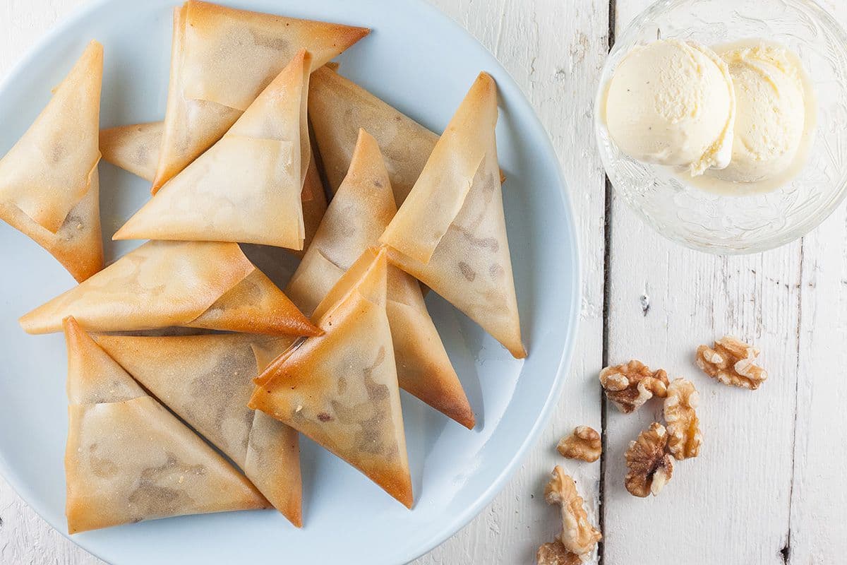Dadel en walnoot filodeeg pakketjes