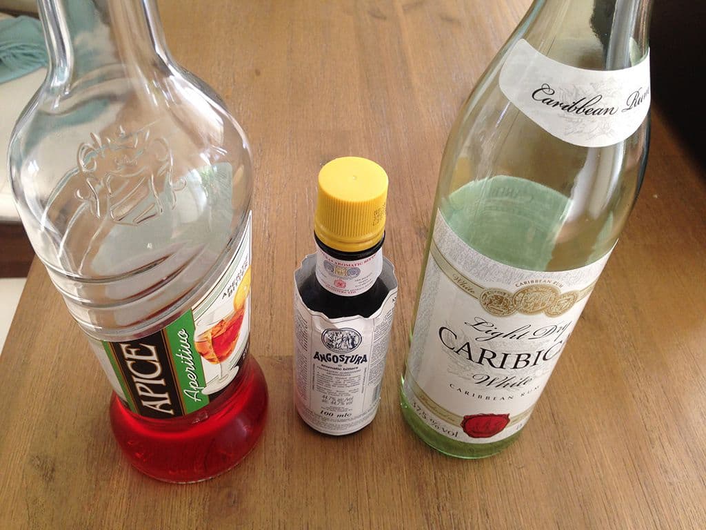 Rum en bitters cocktail